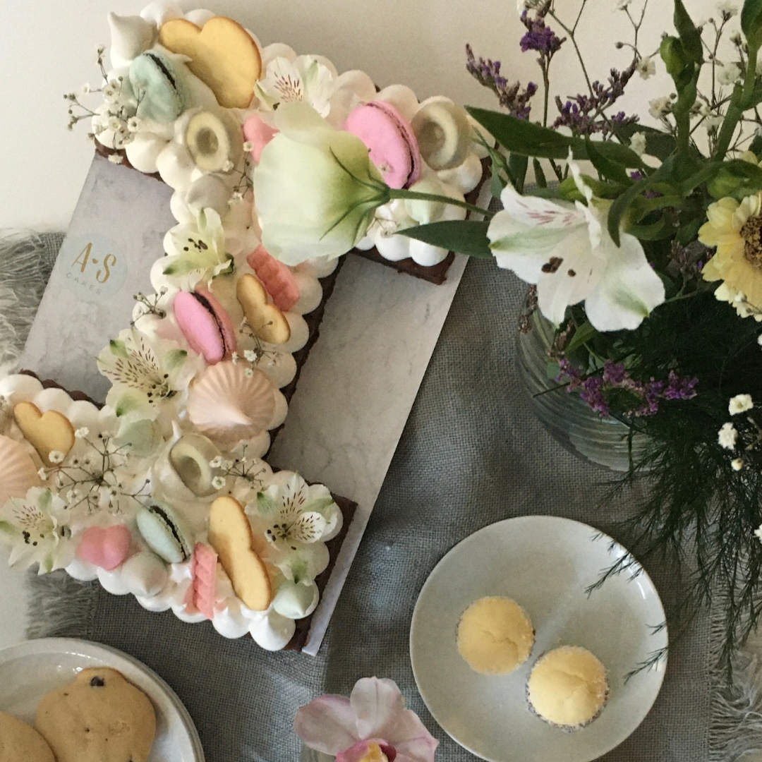 Letter Number Cake Chica – Ale Soria Cakes